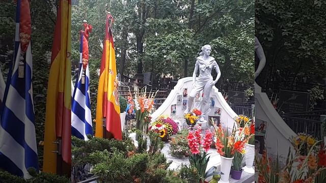 Ваганьковское кладбище. Памятник юной Полине Кобзевой. Защитник женского футбольного клуба.
