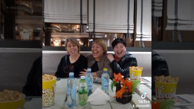 Когда весело с  одноклассницами!!!