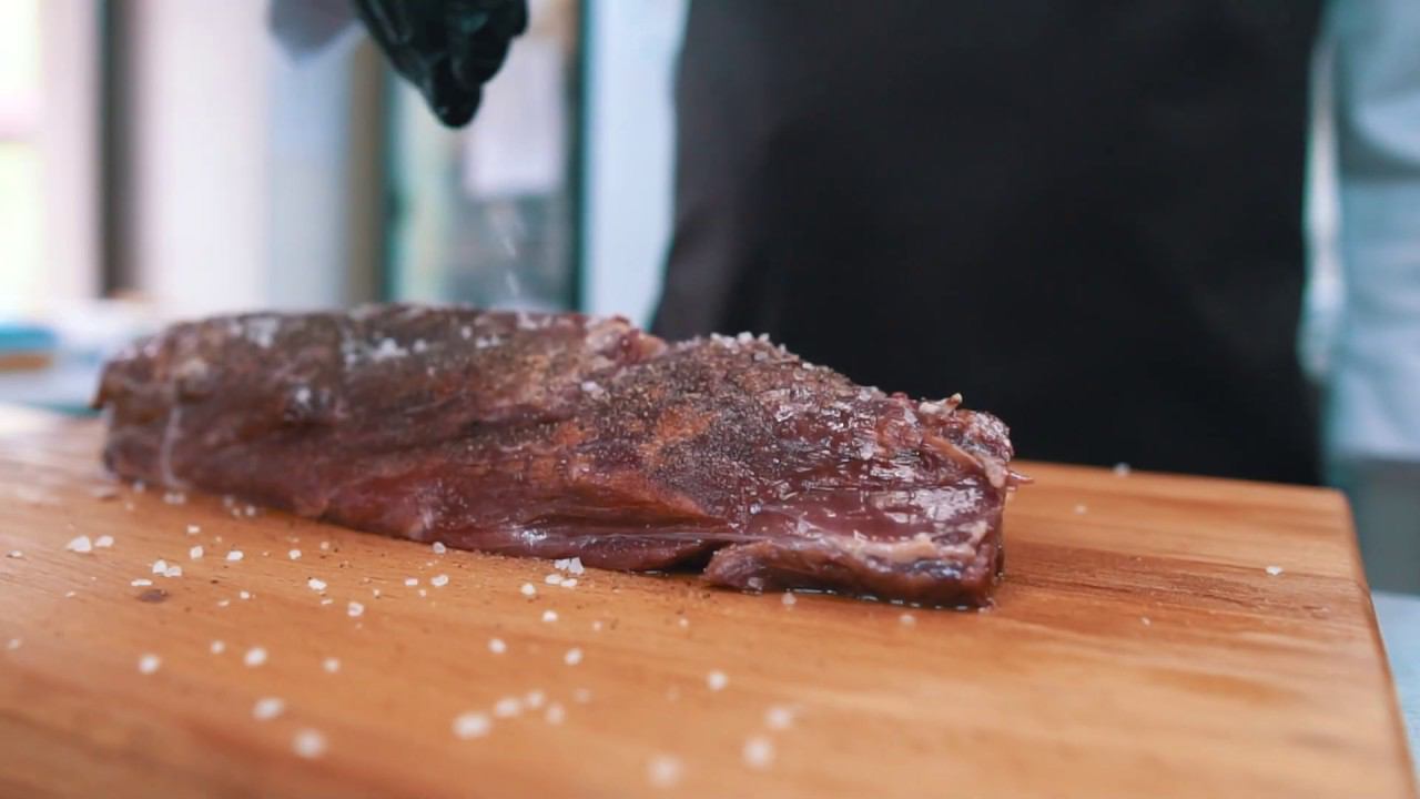 Как приготовить сочный ростбиф. Лучший рецепт от шеф-повара ресторана "Сосновый бор"
