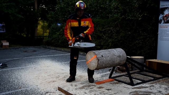 Мастер-класс по работе инжекторной бензопилой от чемпиона мира Марко Траберта