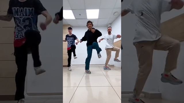 Tuzelity Dance ⚡️ ? ?  Танец троем  ⚡️? ⚡️  ? ?  Threesome dance  #shorts.mp4