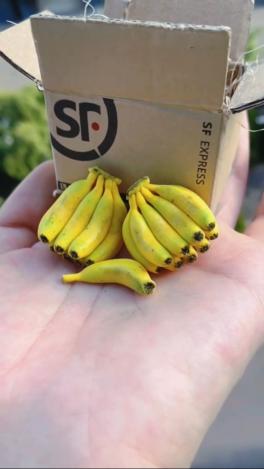 Как слепить из пластилина миниатюрные бананы