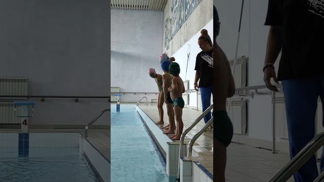 Учимся плавать