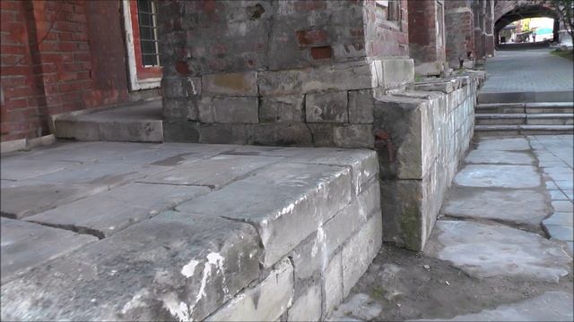 Древние камни Высоко-Петровского монастыря