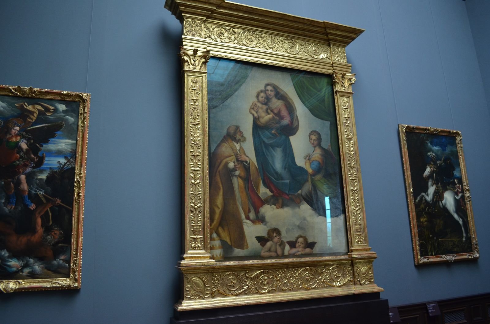 Дрезденcкая картинная галерея или Галерея старых мастеров в Цвингере, Дрезден, Германия...