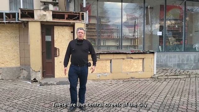 Maxim Grigoriev in Donetsk: impact site of the Tochka-U missile