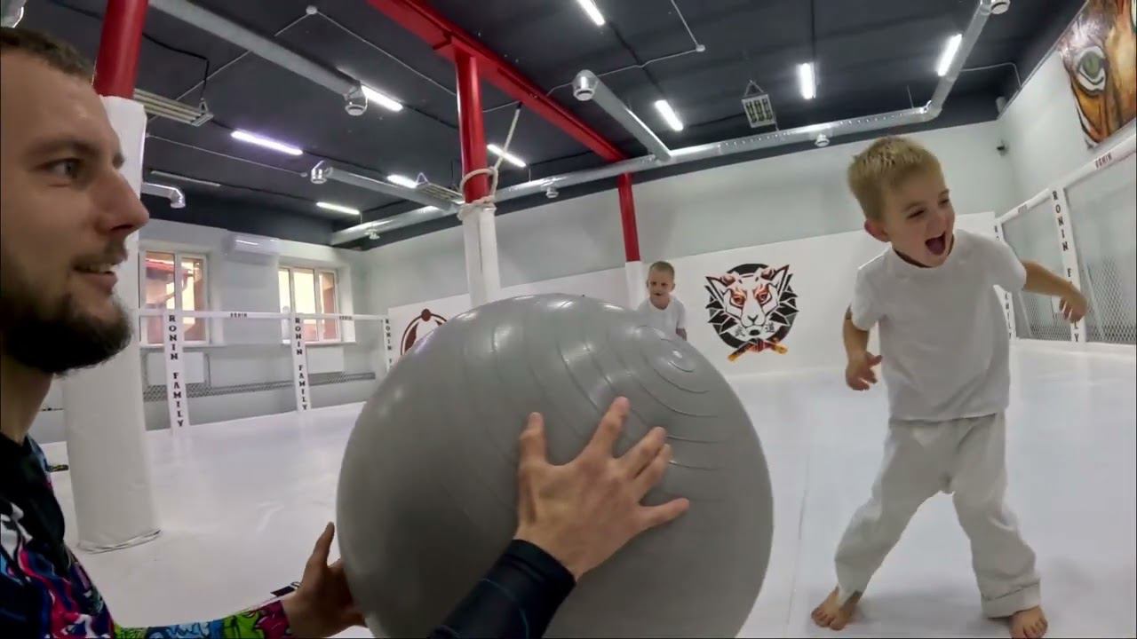 Суббота в Ronin Family, дети