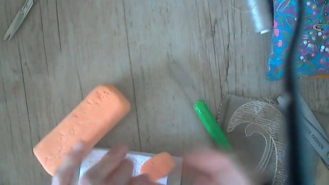 Кресло. Прикрепляем спинку и оформляем подлокотники.