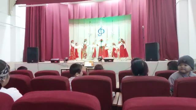 Хоровод, младш возр.  категория ДШИ им Б.Байынды, преподаватель Надежда Опуйлаа