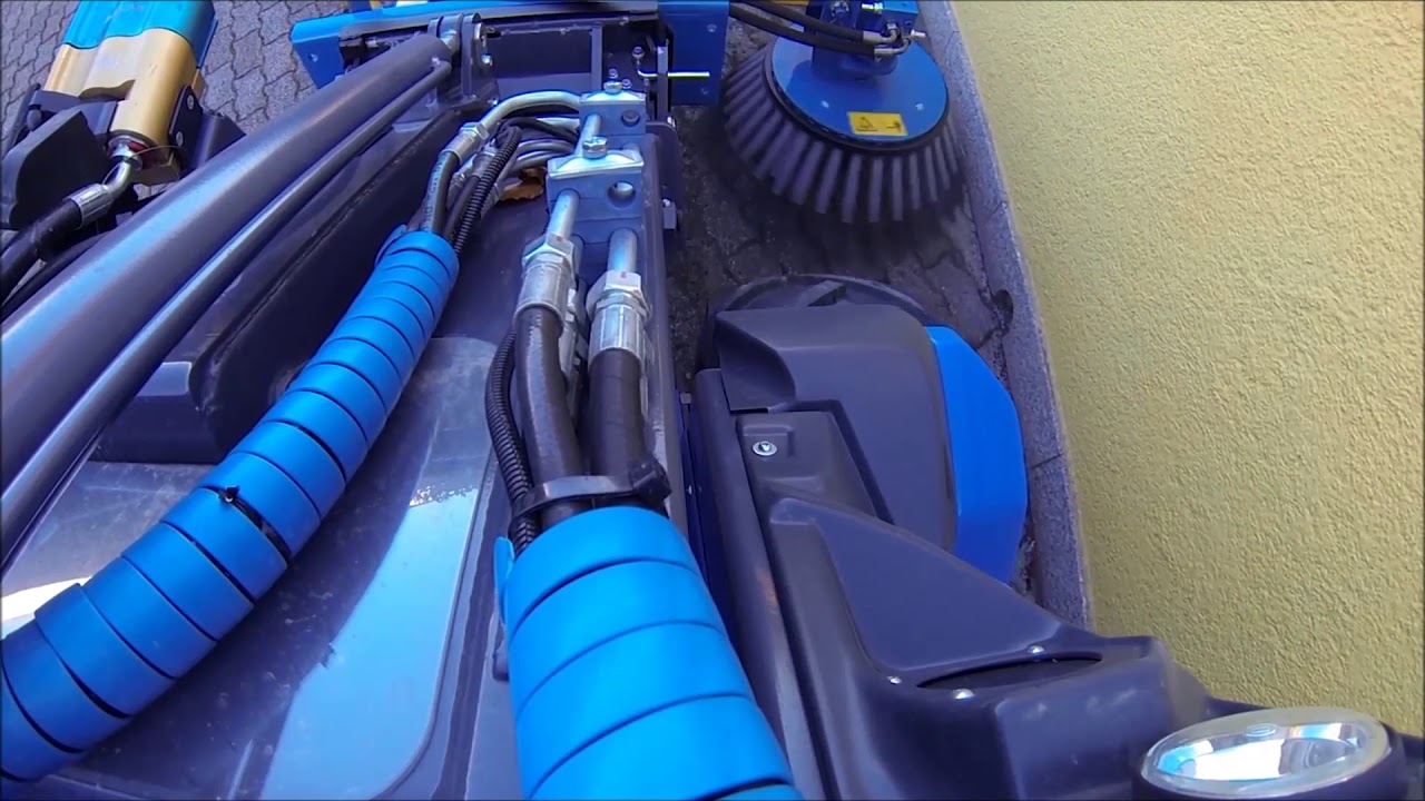 Стальная (радиальная) щетка для минипогрузчика MultiOne