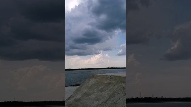 Песчаная коса на Матырском водохранилище