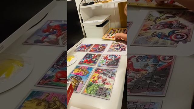 Несколько пазлов Мультики 4 часть Итог)) 
Утренняя зарядка!
Максим и тетя Луиза собирают пазлы )))