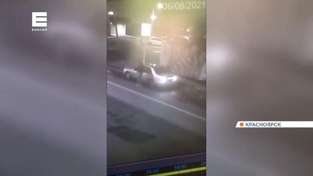 В Красноярске задержали подозреваемых в краже решеток люков на ул. Дудинской