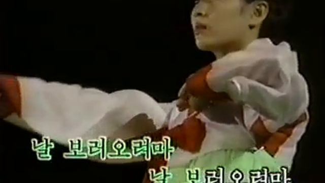 Корейская народная песня о прялке (северокорейская версия) 물레타령 (240p)