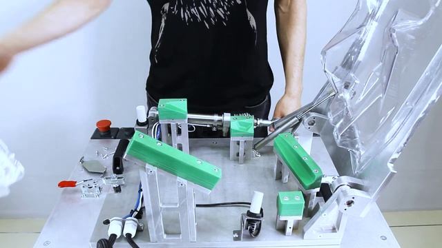 Сборочный пост головной фары