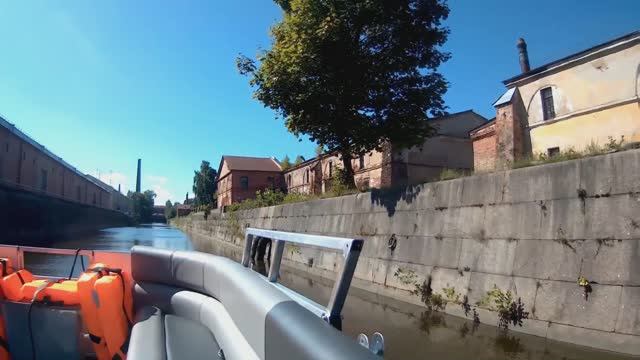 По Обводному каналу в Кронштадте