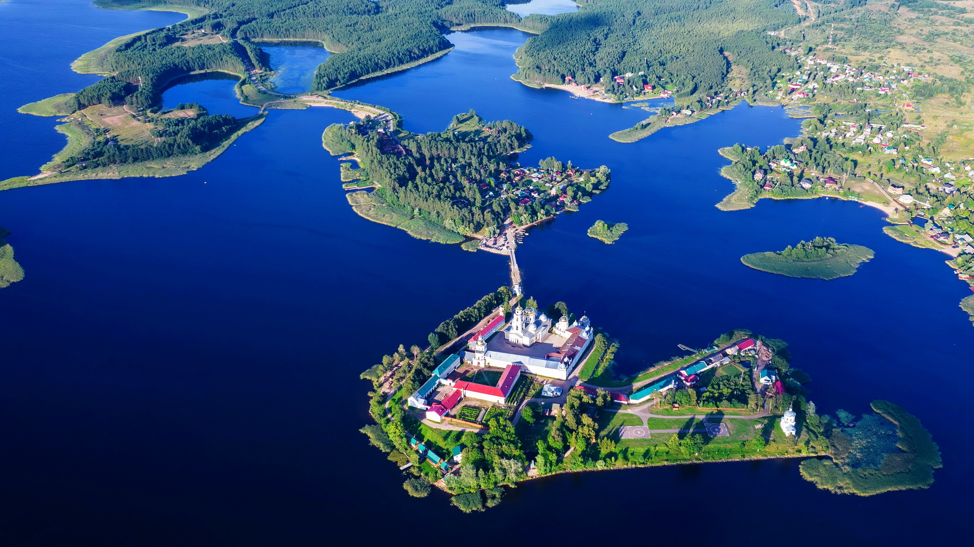 Нилова Пустынь, что на Селигере на маленьком островке.