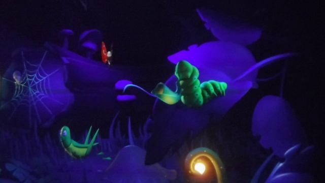 Эта гусеница заиграет при нажатии