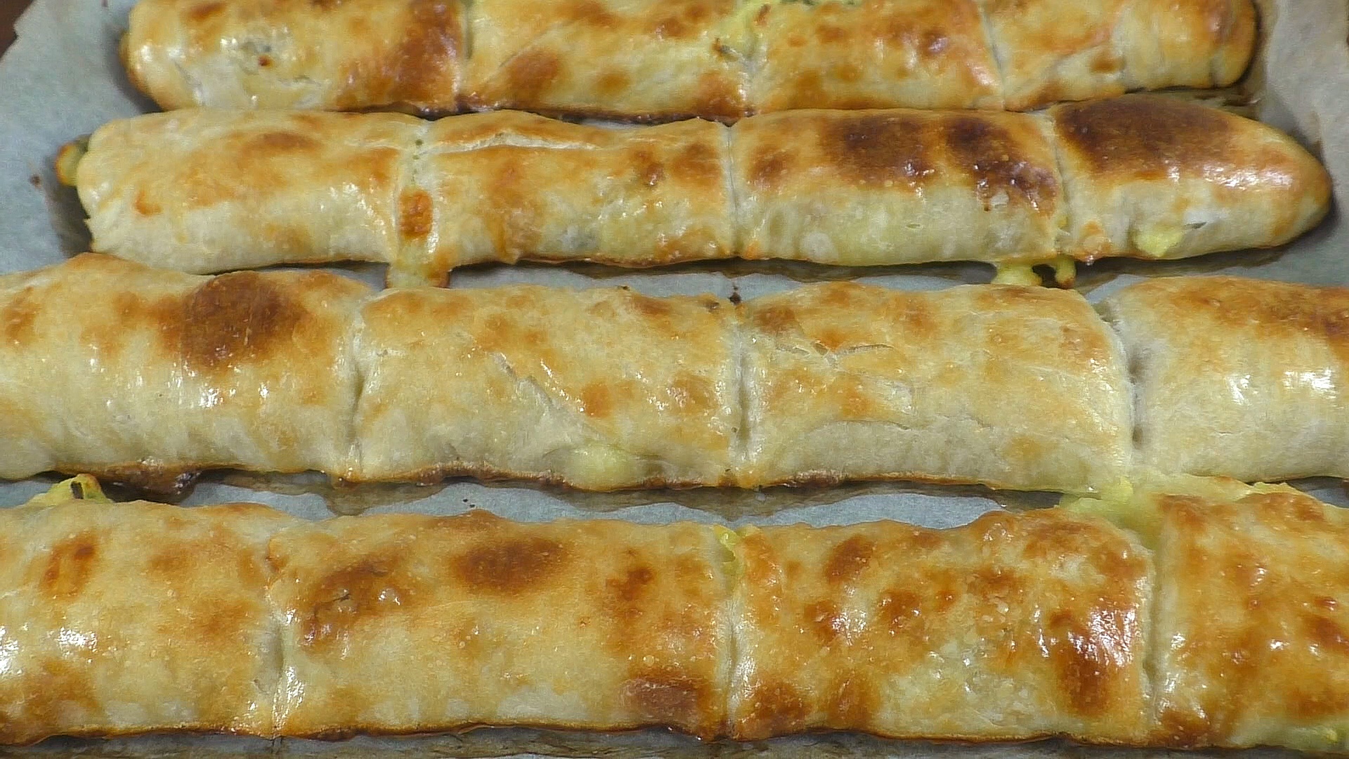 Из ничего за 20 минут шикарные пирожки без дрожжей к чаю. Через 5 минут не осталось и следа