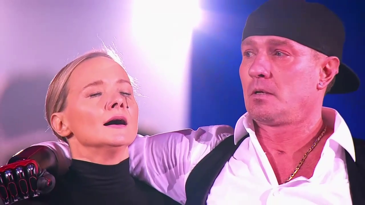 Оксана Домнина и Роман Костомаров | Ледовое шоу Ильи Авербуха «Вместе и навсегда. Версия 50»