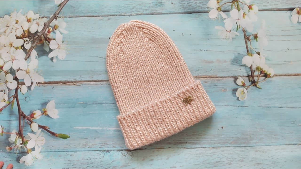 Женская шапка спицами