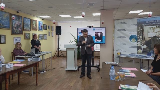 2. Поэт, литературный критик Григорий Шувалов