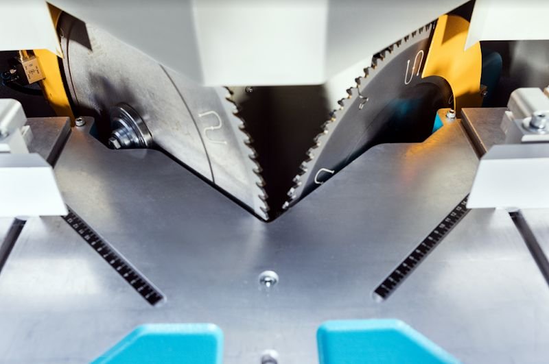 Yilmaz VK 420 пила для V-образной резки.