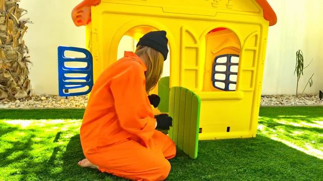 Илья и Картонка поступают в полицейскую школу.Каким должен быть настоящий полицейский