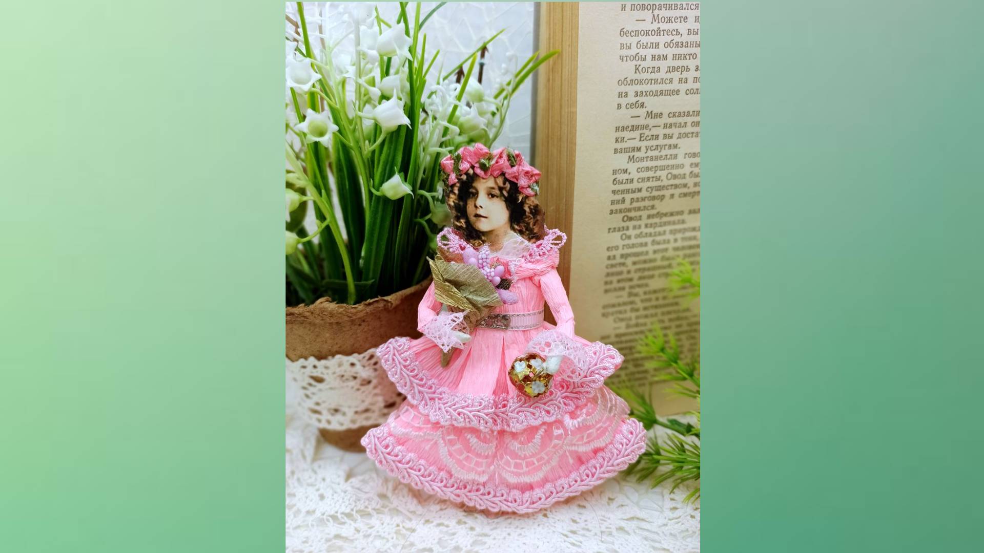 Викторианская елочная игрушка Леди в веночке