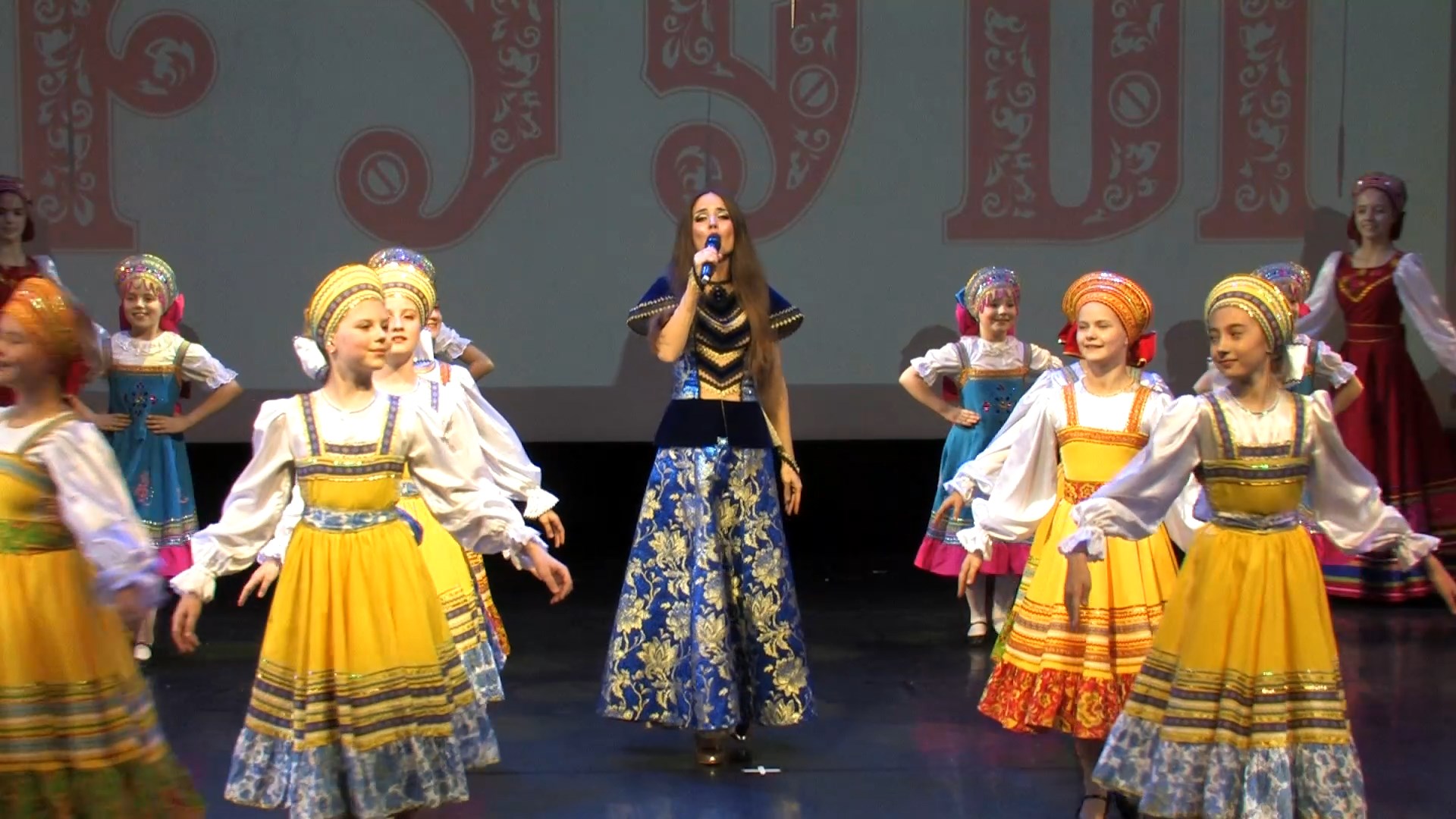 Россия. Солистка Гришина А. Детская студия Юные Русы