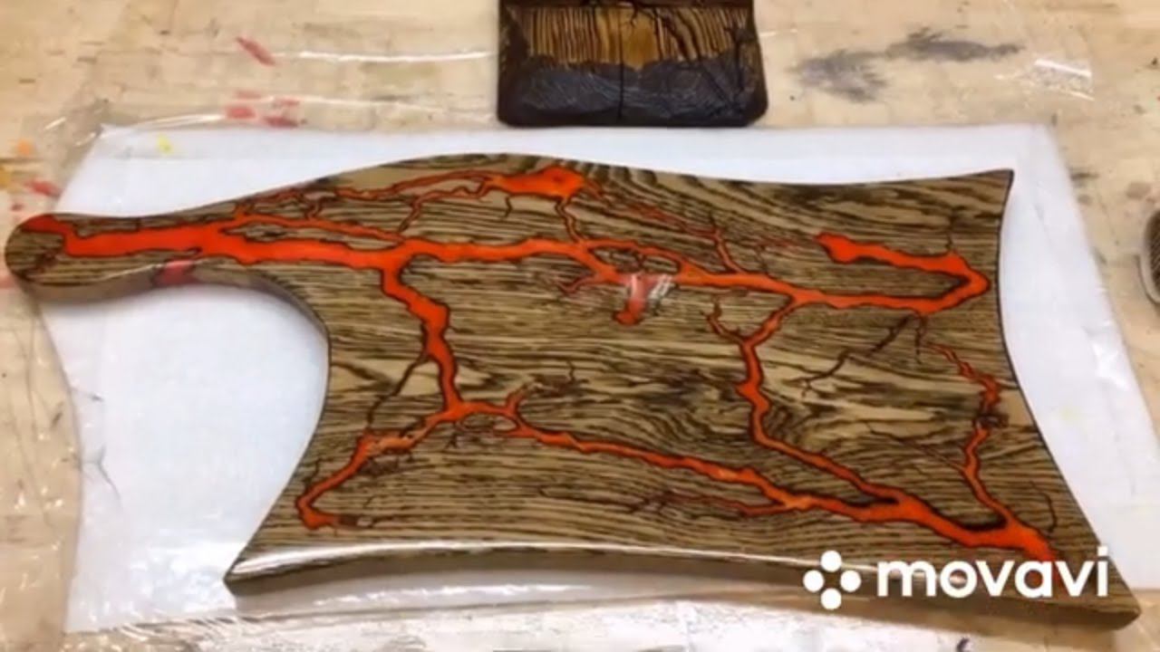 Молния из эпоксидной смолы в разделочной доске. Ошибки заливки