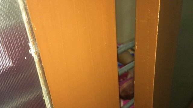 Лева разбираеет окно