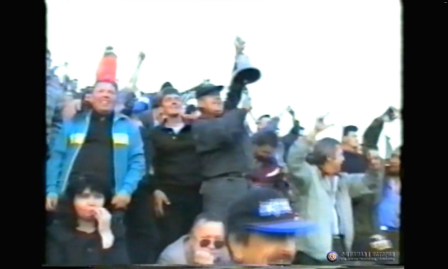 Футбол 90-х. Атмосфера на трибунах во время матча «КамАЗ-Чаллы» - «Алания». 16 июля 1997 г.