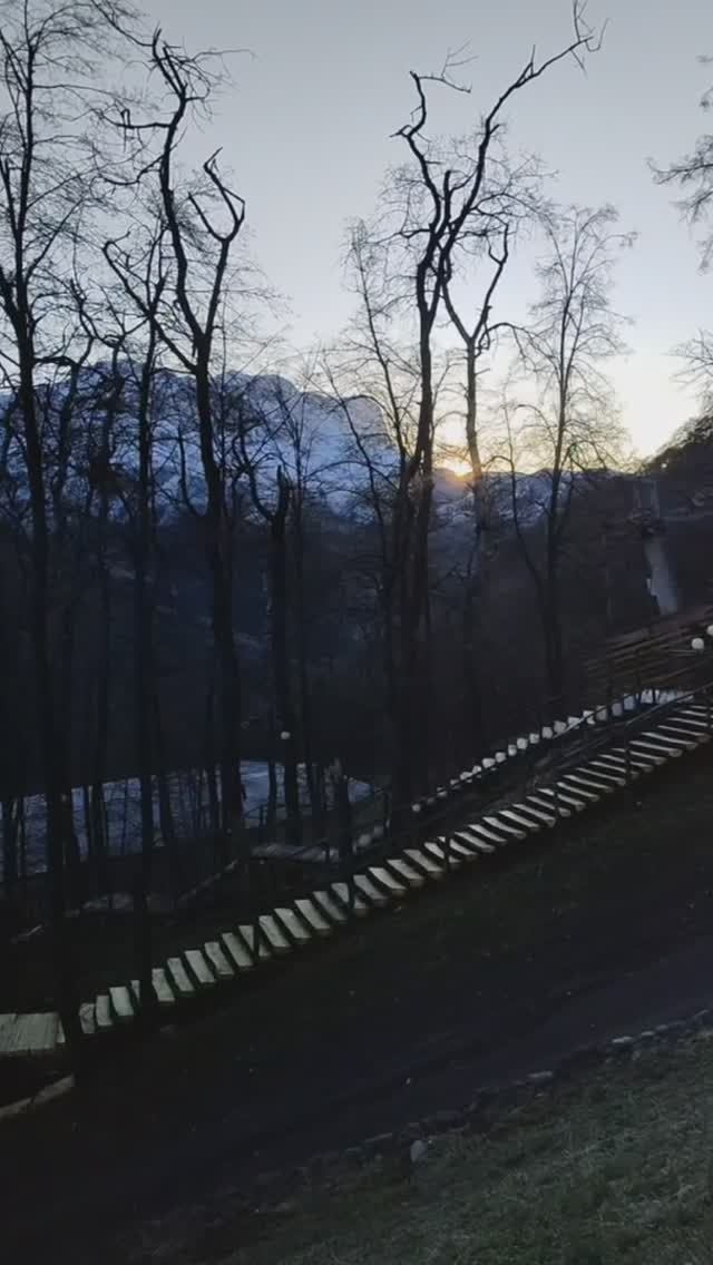 Восход солнца в горах в апреле. Курортный комплекс Армхи Ингушетия