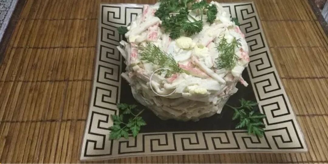 Салат с кальмарами.