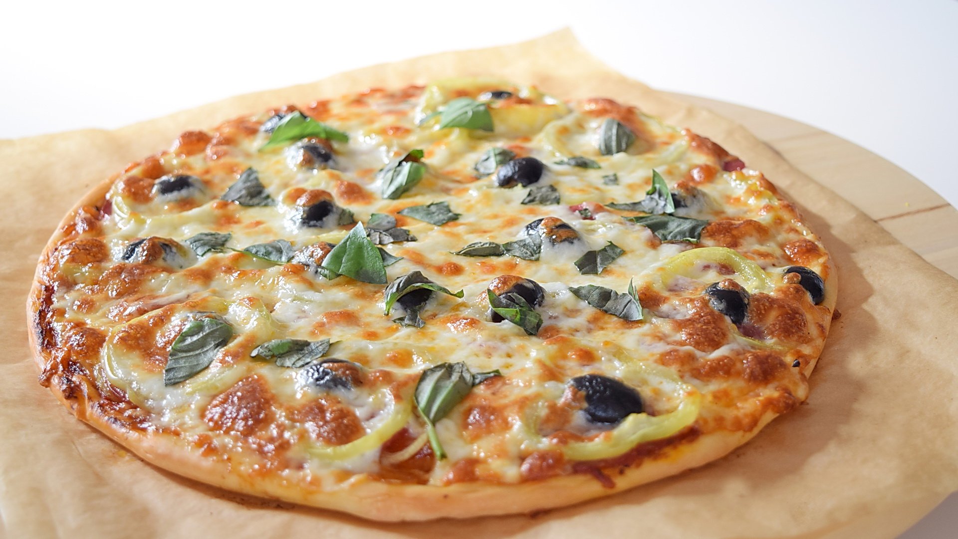 ПИЦЦА с колбасой и сыром + Итальянская лепёшка ФОКАЧЧА