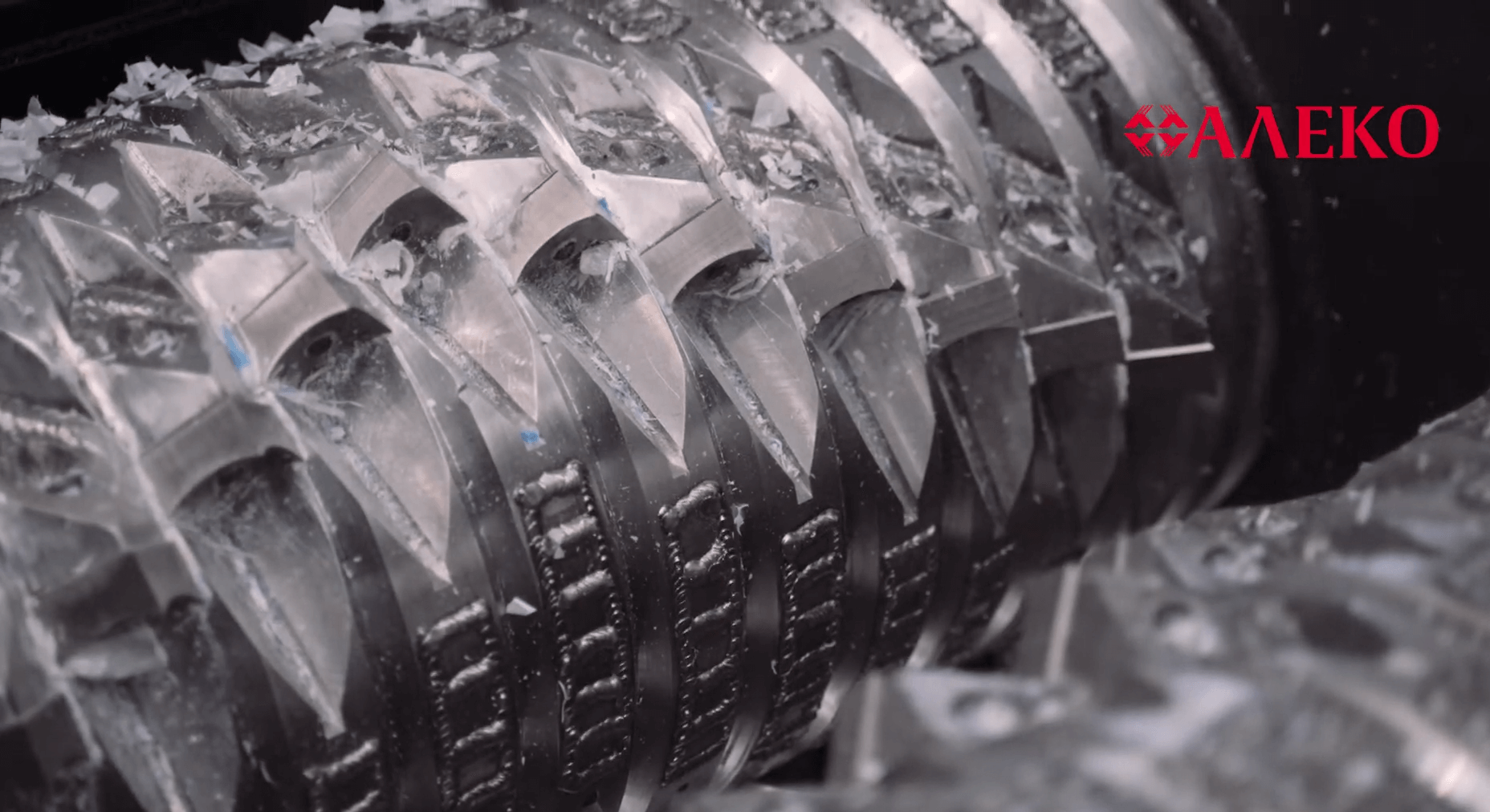 Шредер двухроторный для измельчения ПП мешков Raptor Pro.