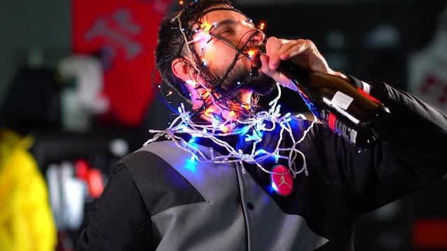 Antresalt. Сеть магазинов Найк или Джордан (так то же называют). Промо TikTok. Скидки в Новый год