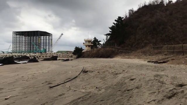 Переноска металла по узкой тропинке