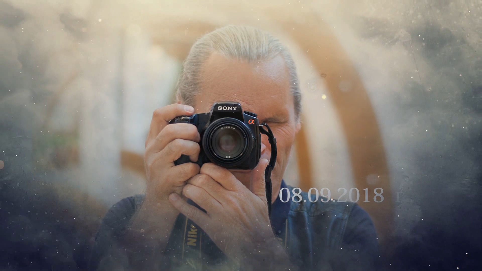 На съёмках.