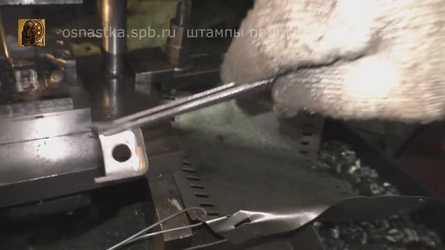 Гибка детали, вырезанной лазером.