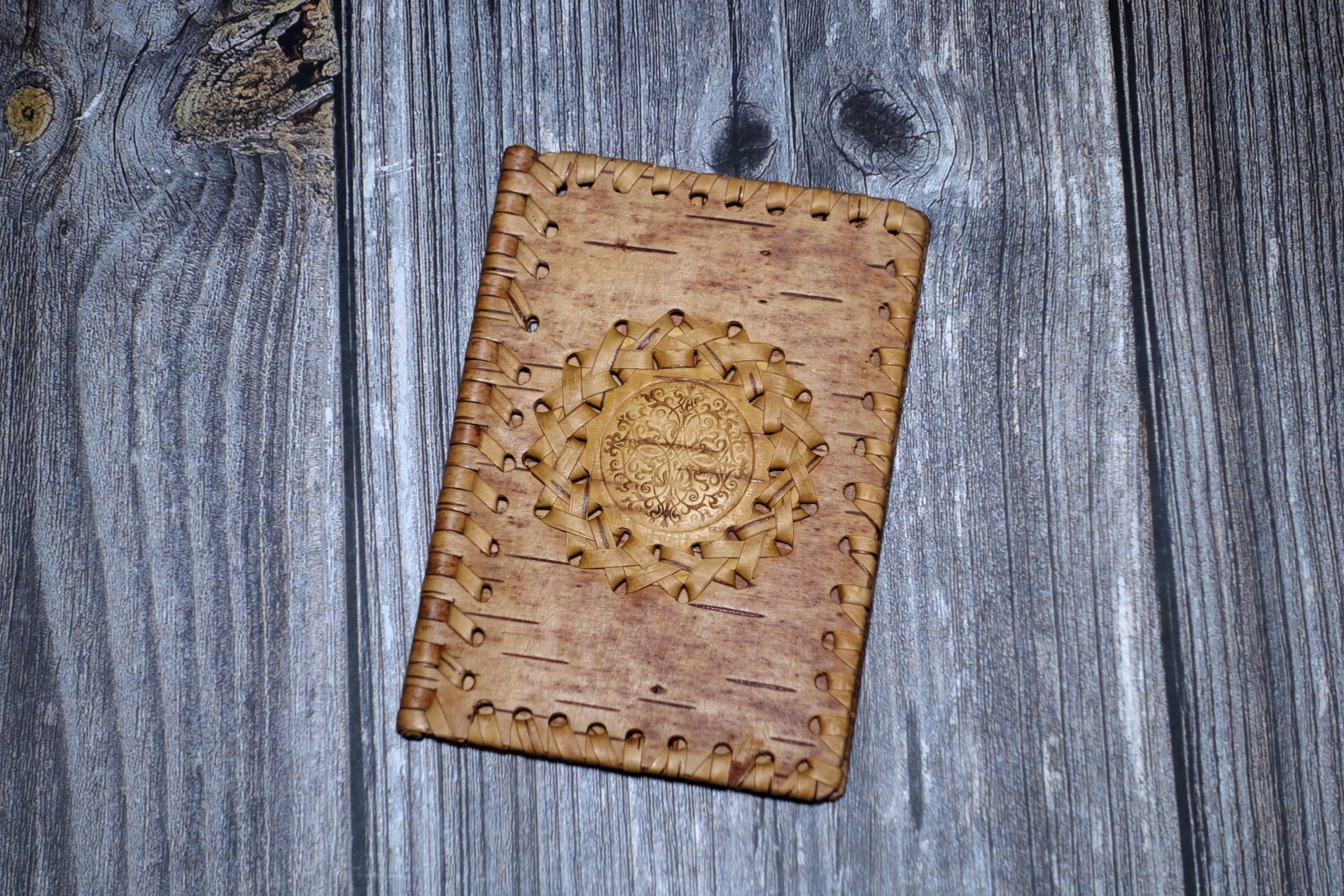 Как сделать обложку для паспорта из бересты без клея своими руками.