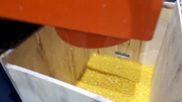 Дробилка измельчитель МИ-700 дробим ведра сетка 12 мм.mp4