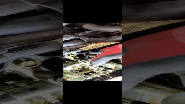 Лопнувшая пружина впускного клапана третьего цилиндра на 2UR-FSE Lexus LS600hl