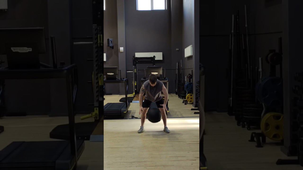 Толчок медбола в пол ( двумя руками )