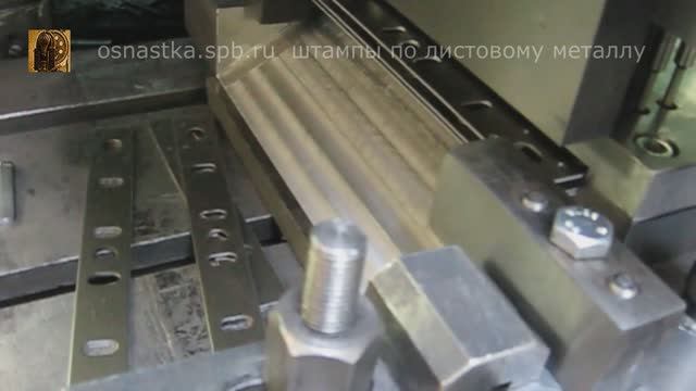 Штамповка развертки v-образной детали.