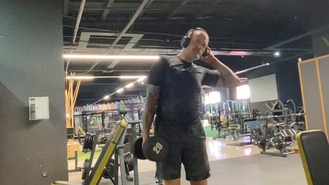 Боковые наклоны с гантелью