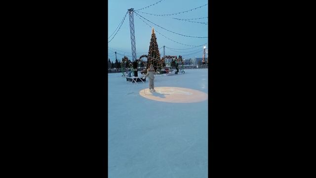 занимашки развивашки Настя на катке в меге В Омске