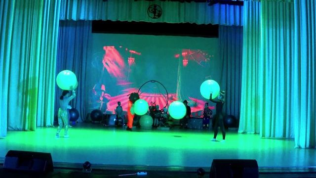 20. Жонглёры большими шарами "Alfmonster" ВДВШ