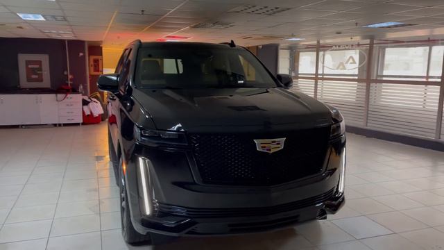 Cadillac Escalade (2022) - Modern American Luxury SUV!